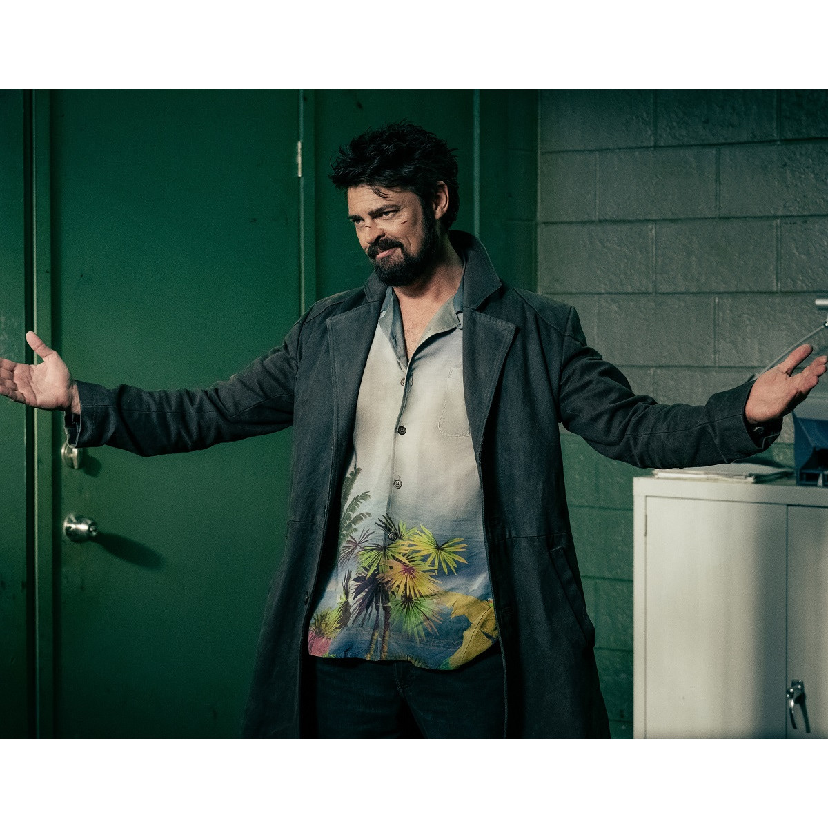 Pre-Sale Karl Urban Autographed Photo #24 (3 sizes available) - Twin ...